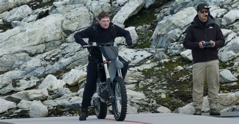 Watch Tom Cruise Perform His Most Dangerous Stunt Ever For Mission Impossible Dead Reckoning