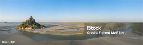 화창한 날 몽생미셸과 유럽 프랑스 노르망디 영국 해협의 탁 트인 전경 0명에 대한 스톡 사진 및 기타 이미지 0명 Ale 가장자리 Istock