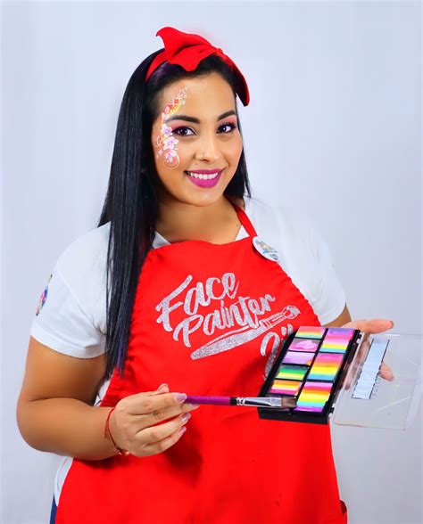 Liby La Payasita Que Pinta Sonrisas Y Salva Vidas En Limón