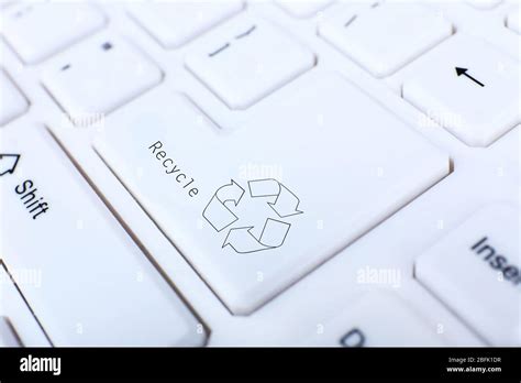 Recycle Concept Close Up Of Keyboard Recycle Button Stock Photo Alamy