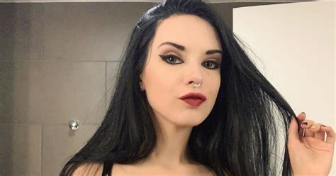 Celebrities Ruby Alexia Busty Cleavage Pictures