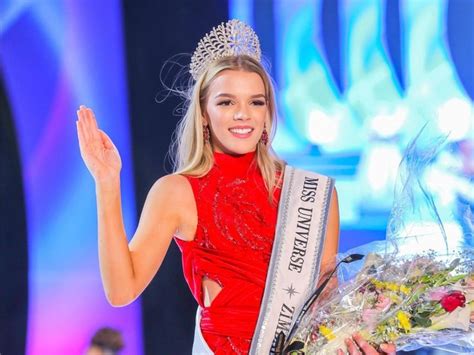Wanita Kulit Putih Juara Miss Universe Zimbabwe Kemenangannya