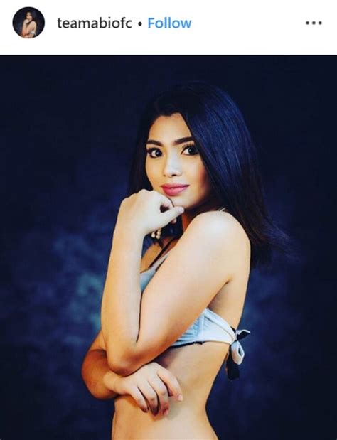 4 Hot Sexy Abi Kassem Bikini Pics