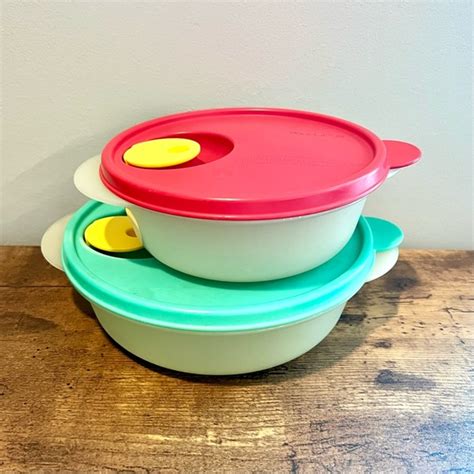 Tupperware Kitchen Set Of 2 Tupperware Vent N Serve Bowls W Lid