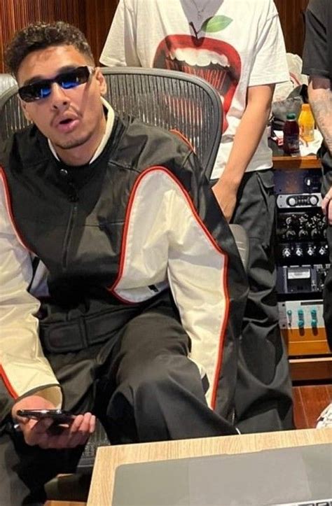 بابلو مستغرب ولا مش عارفه بيعمل ايه