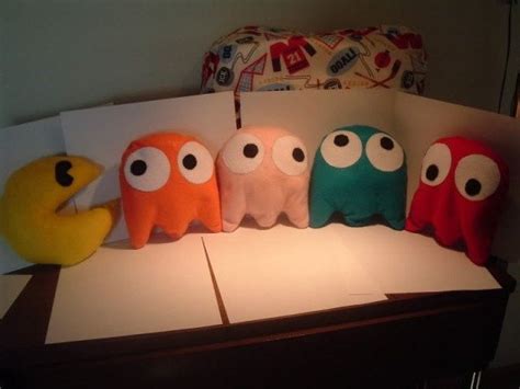 Felt Stuffed Pac Man And Ghost Toys Geek Crafts Diy Pillows Geek Stuff