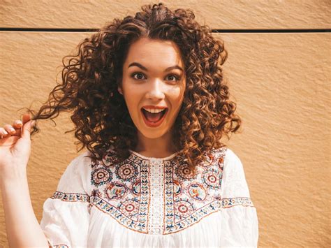 How To Do The Curly Girl Method For Beginners