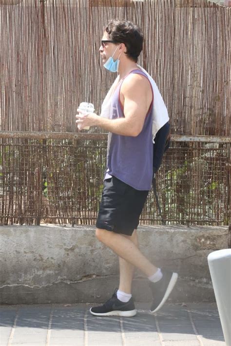 תום אבני עבר מייקאובר מטורף והוא כבר לא נראה אותו הדבר Tmi