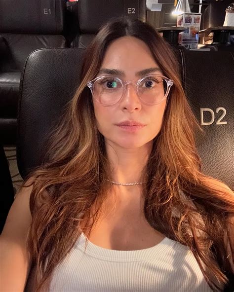 Thaila Ayala Ganha Vale Night E Decide Sair Sozinha Adivinha O Que