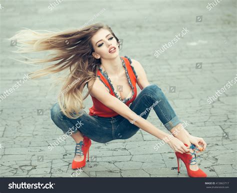 Sexy Girl Posing His Legs Apart Foto Stock 413863717 Shutterstock