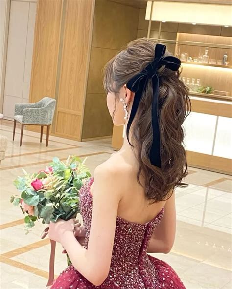 結婚式でも人気！ベロアリボンの結び方＆長さ・太さ別ヘアアレンジ10選【今週のスタスナ】omotte Magazine From