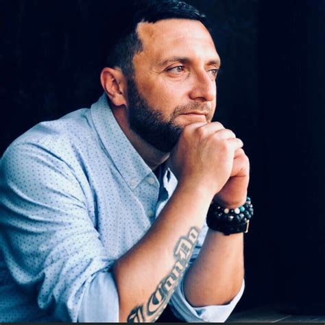 Ты смотришь на своего мужчину и ловишь себя на мысли «А он вообще меня ценит Или я просто