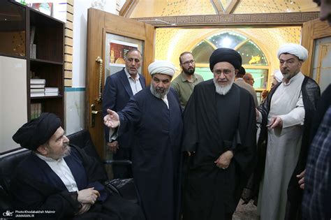 نوه امام در مراسم ختم مادرش سید حسین خمینی و پاکت سیگاری در دست تصاویر