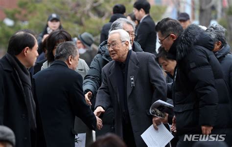 故 오현경 영결식 참석한 배우 이순재