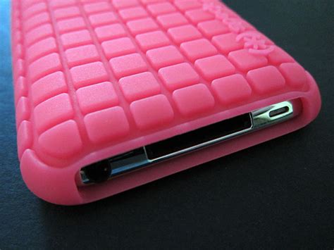 First Look Speck Fitted Pixelskin Cases For Ipod Touch 4g Ilounge