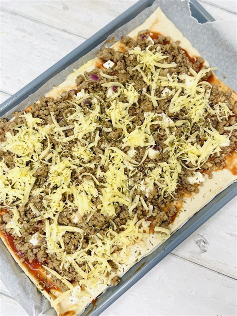 The Best Sausage Pizza Recipe Loaded And Delicious Daisies And Pie