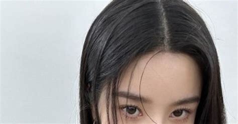 권은비 볼륨감 넘치는 의상 속 섹시美 어필 역시 글래머