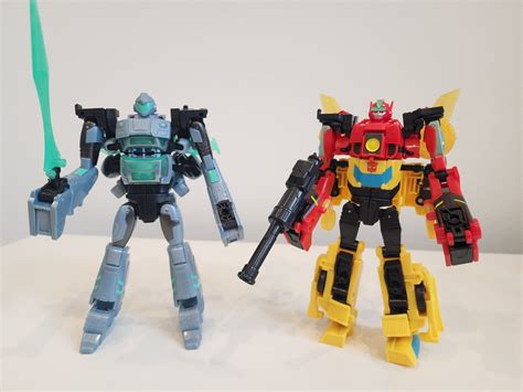 Transformers Earthspark Cyber Combiners Twitch And Robby And Bumblebee And Mo In Hand Images