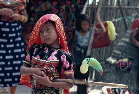 The Colorful History Behind Panamas Mola