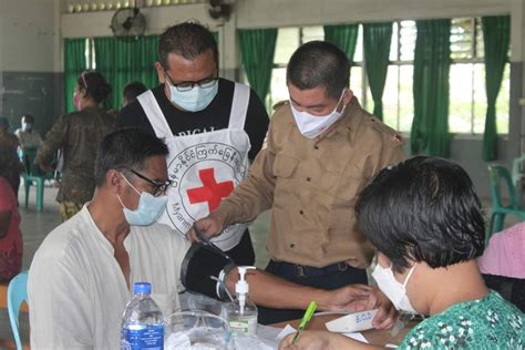 အလုံမြို့နယ်တွင် အသက် ၅၅ နှစ်မှ ၆၄ နှစ် အတွင်းရှိ ရပ်ကွက်နေ ပြည်သူများအား ကိုဗစ် ၁၉ ရောဂါ ကာကွယ