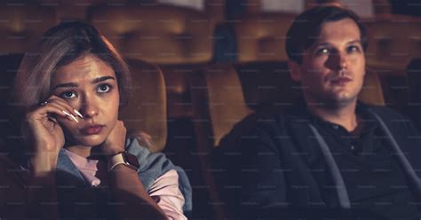 영화관 영화관에서 영화를 보는 사람들 그룹 레크리에이션 활동 및 엔터테인먼트 개념 사진 Unsplash의 영화 감상 이미지