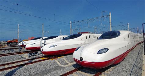 Jr Kyushu Shows Off New Kamome Nagasaki Bullet Trains Before They