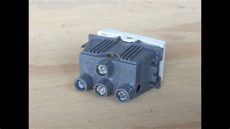 ¿cómo se conecta un interruptor de cuatro vías