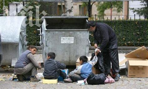 Над 1000 лв на месец си докарвали събирачите на пластмаса от кофите за боклук Информационна