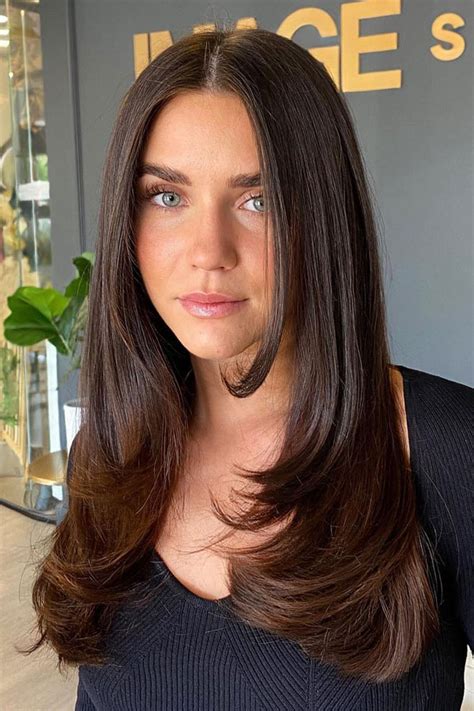 Elegant Front Layers With A Clean Centre Part