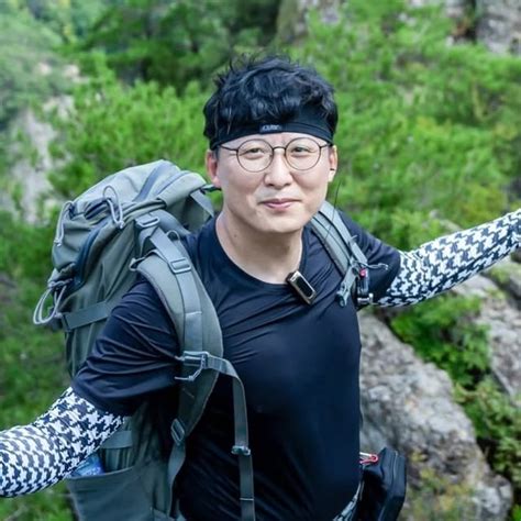 두번 읽으니 이해가 되네요 인간관계가 참 아쉬울때는 하소연하고 뒤에는 여러오해로 욕만들어먹고 돈도 그사람 누나한테 남편이해줬는데 그것도 먼저 연락 와서 왜 그렇게까지 오해를