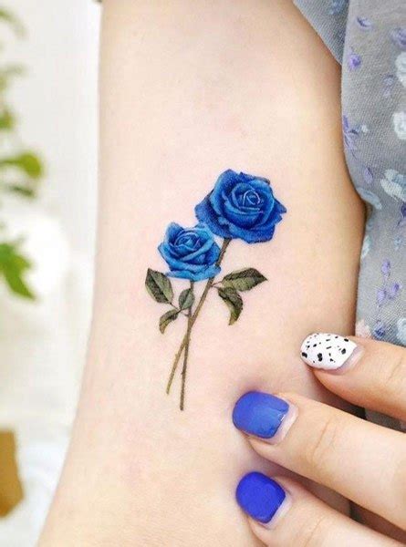 طرح تاتو گل رز نمادشناسی و تاریخچه تتو گل سرخ آموزشگاه رز سرخ