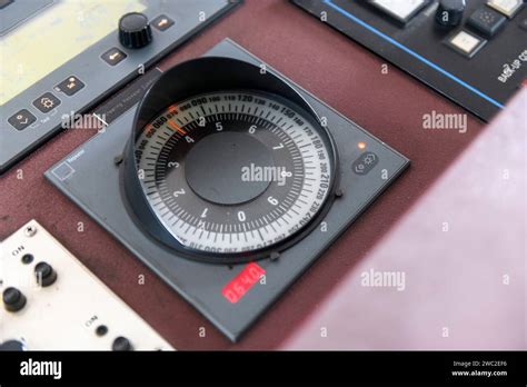 Repeater Gyro Compass At Felipe Heidt Blog