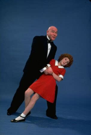 Look Back At Andrea Mcardle And The Original Cast Of Annie On Broadway