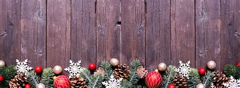 빨간색과 금색 싸구려 눈송이 솔방울 서리가 내린 가지 통 어두운 나무 배너 배경 이런 크리스마스 하단 테두리 0명에 대한 스톡 사진 및 기타 이미지 Istock