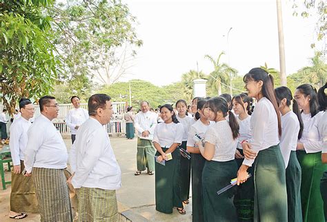 ၂၀၂၄ ၂၀၂၅ ပညာသင်နှစ် တက္ကသိုလ်ဝင်စာမေးပွဲ Grade 12 တတိယနေ့ သင်္ချာဘာသာရပ် အေးချမ်းစွာ ဖြေဆိုနေမ