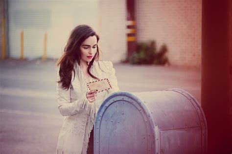 Emilia Clarke Vs Wallpaper Hd Celebrities 4k Wallpapers Images And