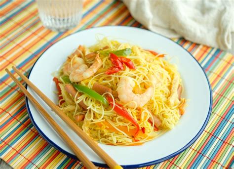 အရသာထူးခြားတဲ့ စင်္ကာပူခေါက်ဆွဲကြော်တစ်ပွဲကို ဘယ်လိုကြော်ရမလဲ Yoyarlay Digital Media And News