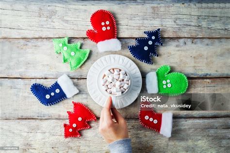 마시멜로와 크리스마스 장식 과 코코아 의 컵 크리스마스 휴일 나무 배경 0명에 대한 스톡 사진 및 기타 이미지 0명 강림절