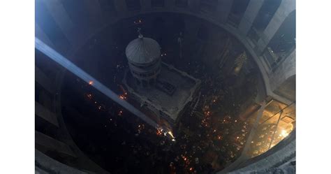 Как слезе благодатният огън галерия