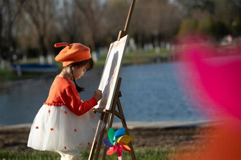 长发高清图片 可爱的小女孩写作业662 人像图片免费下载 格式 4000像素 编号67610926 千图网