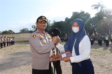 Berani Lawan Aksi Jambret, Sri Diganjar Piagam oleh Kapolres Loteng - NTBSatu