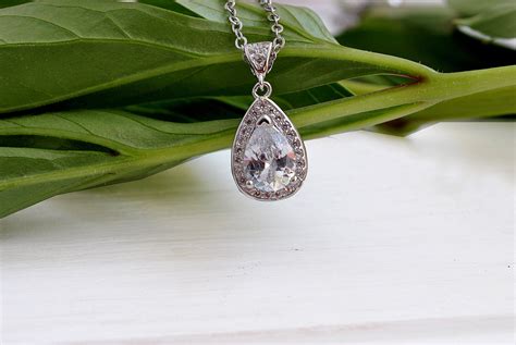 Онлайн бутик бижутерии Коли дрібниці це зовсім не дрібниці Адже кожна деталь в цій парі дуже