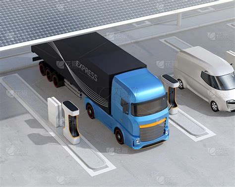 通用设计的重型电动卡车在公共充电站使用太阳能电池板充电素材 花瓣网
