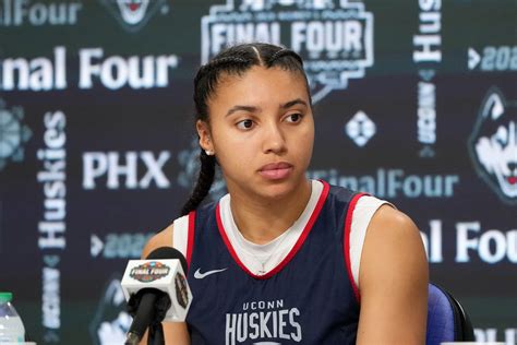 Azzi Fudd Brought To Tears In Emotional Final Four Exit Interview