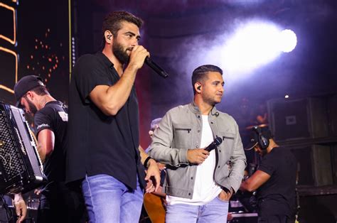 Henrique E Juliano Assumem O Topo Do Billboard Brasil Artistas 25
