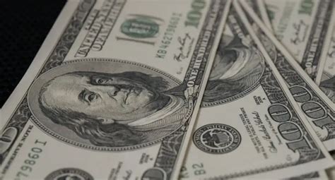 El Dólar Blue Cerró A 935 Para La Compra Y 945 Para La Venta Este