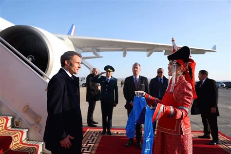 БНФУ ын Ерөнхийлөгч Эммануэл Макрон төрийн айлчлал хийхээр хүрэлцэн ирлээ