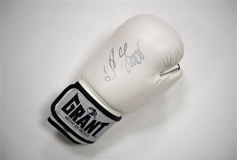 Oleksandr Usyk Signed Boxing Glove Ukraine Genuine Signature Aftal Coa