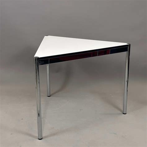 Usm Haller Tisch Dreieck Gleichseitiges Dreieck 100 Cm Höhe 74 Cm