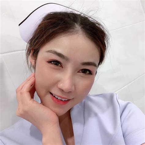 ไก่งามเพราะขน คนงามเพราะศัลย์ Bangkok